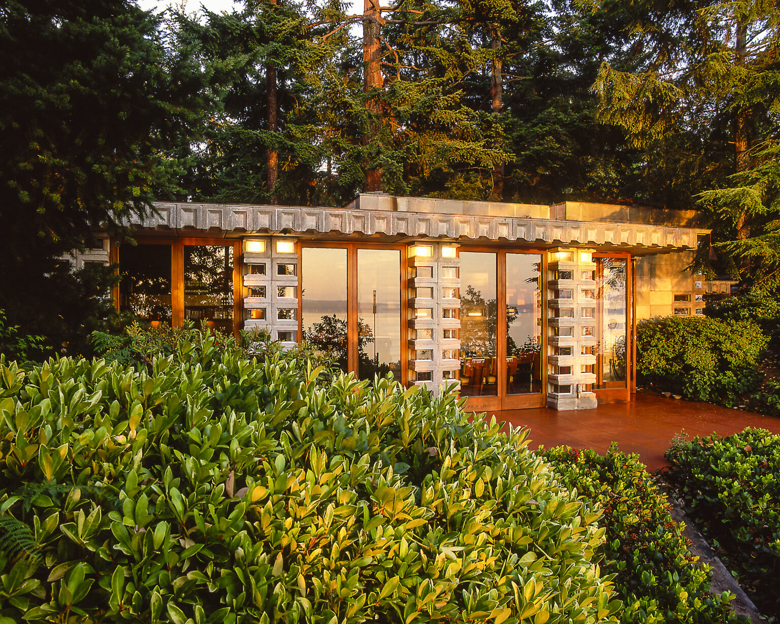 10 Favorite Frank Lloyd Wright Homes from Samara's Curator - Samara